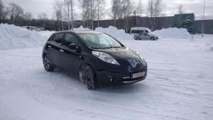 Melns Nissan Leaf 2015 Viļņa, ar dzinēja tilpumu 0.00 L un nobraukumu 70 tūkst. km par 6200 €, foto 2 vietnē AUTOMOTO.COM.LV