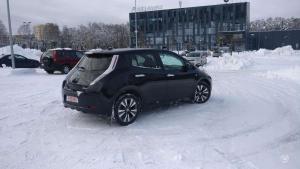 Melns Nissan Leaf 2015 Viļņa, ar dzinēja tilpumu 0.00 L un nobraukumu 70 tūkst. km par 6200 €, foto 3 vietnē AUTOMOTO.COM.LV