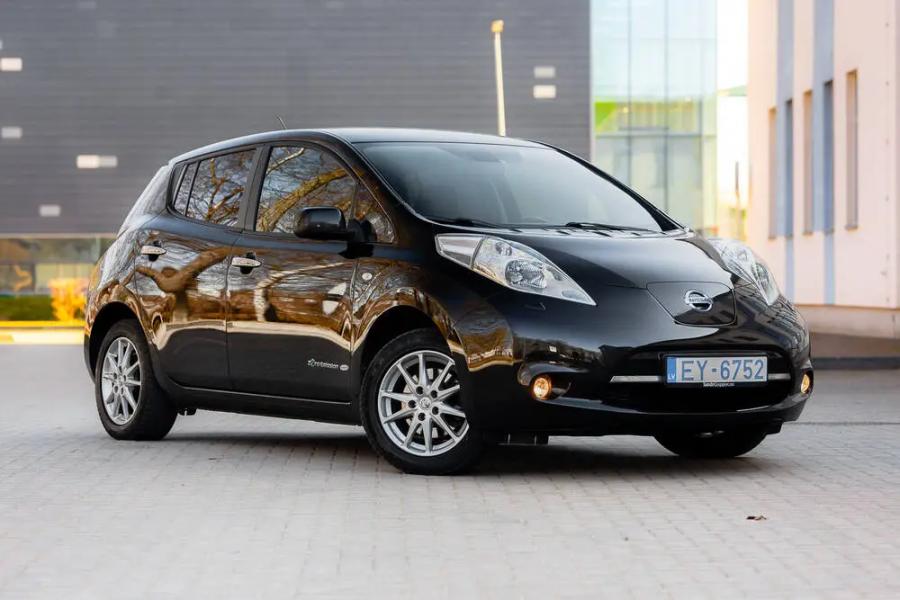 Black Nissan Leaf 2015 in Jelgava, with an engine capacity of 0.00 L and mileage of 134 thousand km for 5900 €, photo 3 on AUTOMOTO.COM.LV