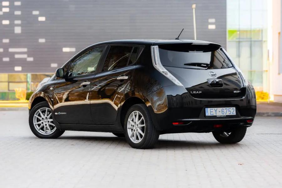 Black Nissan Leaf 2015 in Jelgava, with an engine capacity of 0.00 L and mileage of 134 thousand km for 5900 €, photo 5 on AUTOMOTO.COM.LV