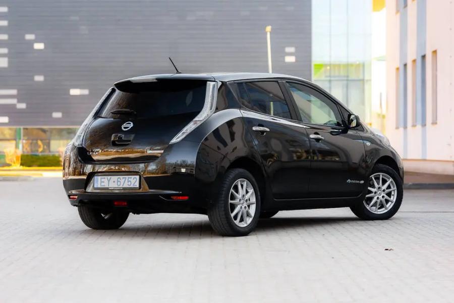 Black Nissan Leaf 2015 in Jelgava, with an engine capacity of 0.00 L and mileage of 134 thousand km for 5900 €, photo 6 on AUTOMOTO.COM.LV