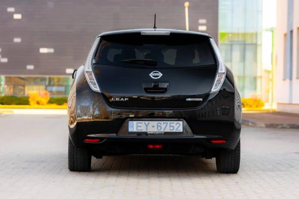 Black Nissan Leaf 2015 in Jelgava, with an engine capacity of 0.00 L and mileage of 134 thousand km for 5900 €, photo 6 on AUTOMOTO.COM.LV