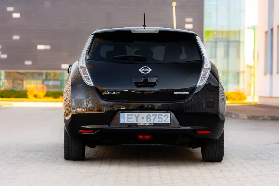 Black Nissan Leaf 2015 in Jelgava, with an engine capacity of 0.00 L and mileage of 134 thousand km for 5900 €, photo 7 on AUTOMOTO.COM.LV