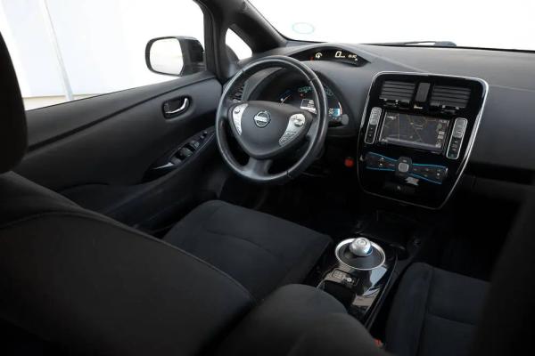 Black Nissan Leaf 2015 in Jelgava, with an engine capacity of 0.00 L and mileage of 134 thousand km for 5900 €, photo 7 on AUTOMOTO.COM.LV