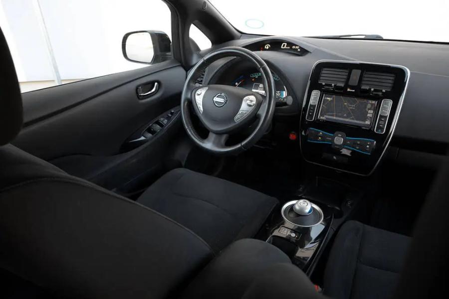 Black Nissan Leaf 2015 in Jelgava, with an engine capacity of 0.00 L and mileage of 134 thousand km for 5900 €, photo 8 on AUTOMOTO.COM.LV