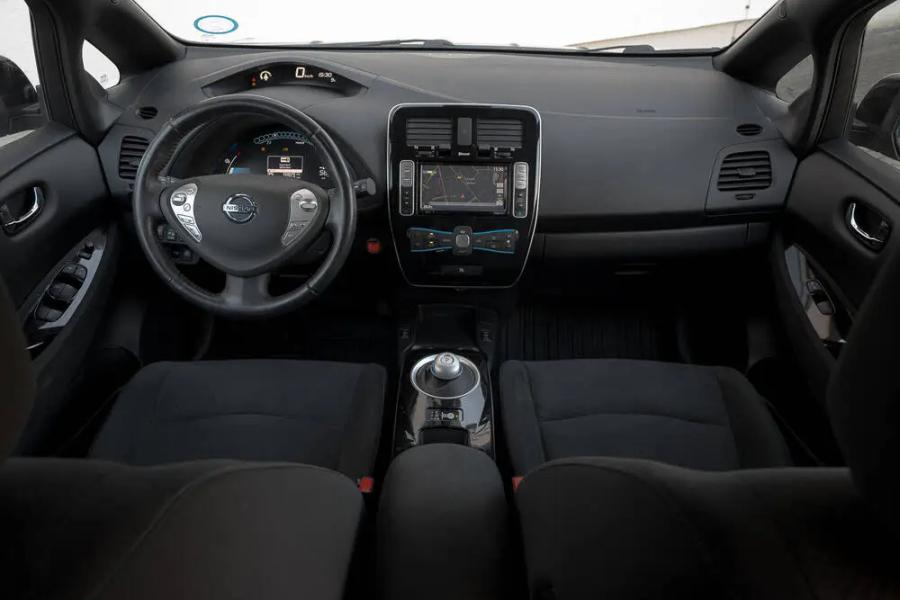 Black Nissan Leaf 2015 in Jelgava, with an engine capacity of 0.00 L and mileage of 134 thousand km for 5900 €, photo 9 on AUTOMOTO.COM.LV