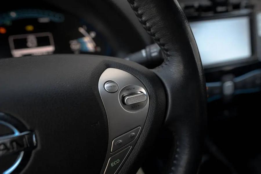 Black Nissan Leaf 2015 in Jelgava, with an engine capacity of 0.00 L and mileage of 134 thousand km for 5900 €, photo 14 on AUTOMOTO.COM.LV