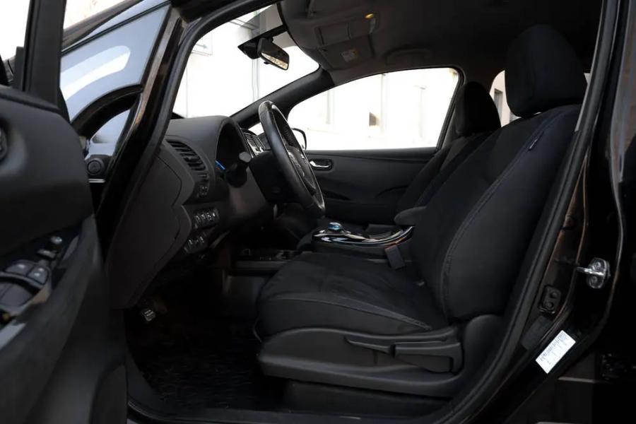Black Nissan Leaf 2015 in Jelgava, with an engine capacity of 0.00 L and mileage of 134 thousand km for 5900 €, photo 16 on AUTOMOTO.COM.LV