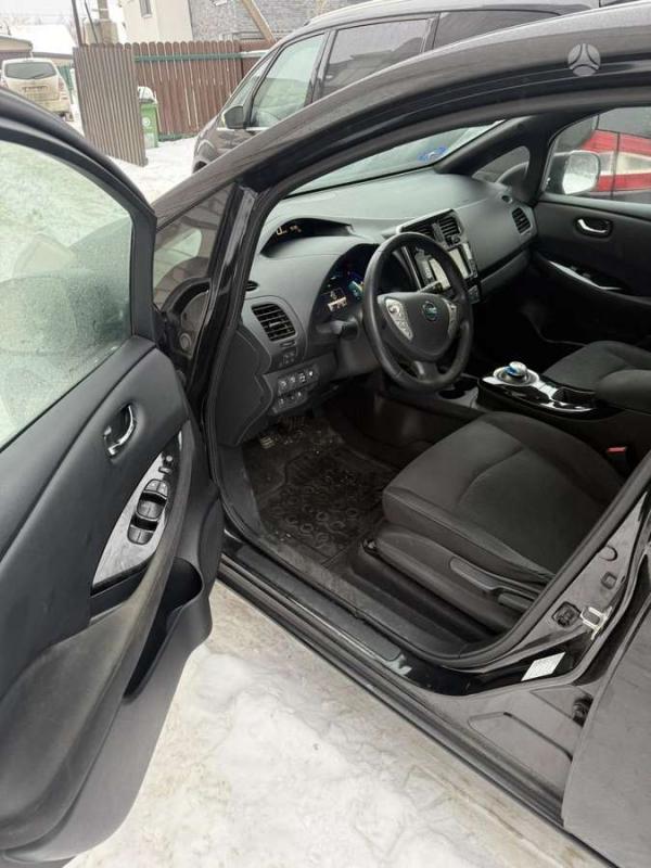 Black Nissan Leaf 2016 in Kaunas, with an engine capacity of 0.00 L and mileage of 158 thousand km for 3500 €, photo 9 on AUTOMOTO.COM.LV