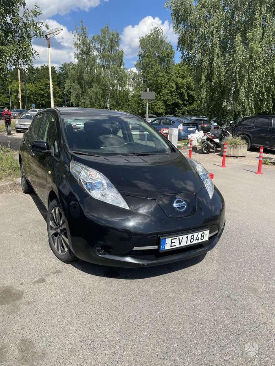 Black Nissan Leaf 2016 in Vilnius, with an engine capacity of 0.00 L and mileage of 107 thousand km for 3800 €, photo 1 on AUTOMOTO.COM.LV