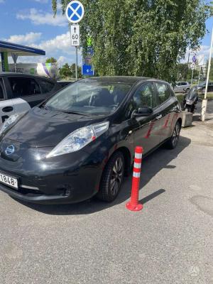 Black Nissan Leaf 2016 in Vilnius, with an engine capacity of 0.00 L and mileage of 107 thousand km for 3800 €, photo 4 on AUTOMOTO.COM.LV