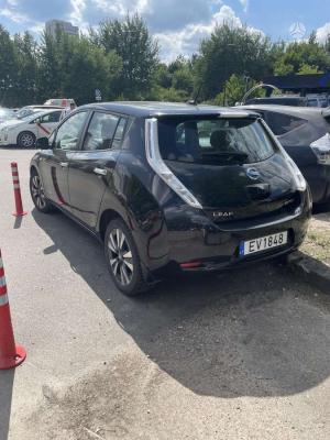 Black Nissan Leaf 2016 in Vilnius, with an engine capacity of 0.00 L and mileage of 107 thousand km for 3800 €, photo 5 on AUTOMOTO.COM.LV