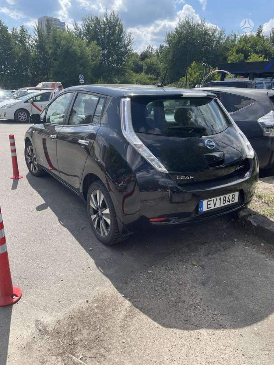 Black Nissan Leaf 2016 in Vilnius, with an engine capacity of 0.00 L and mileage of 107 thousand km for 3800 €, photo 5 on AUTOMOTO.COM.LV