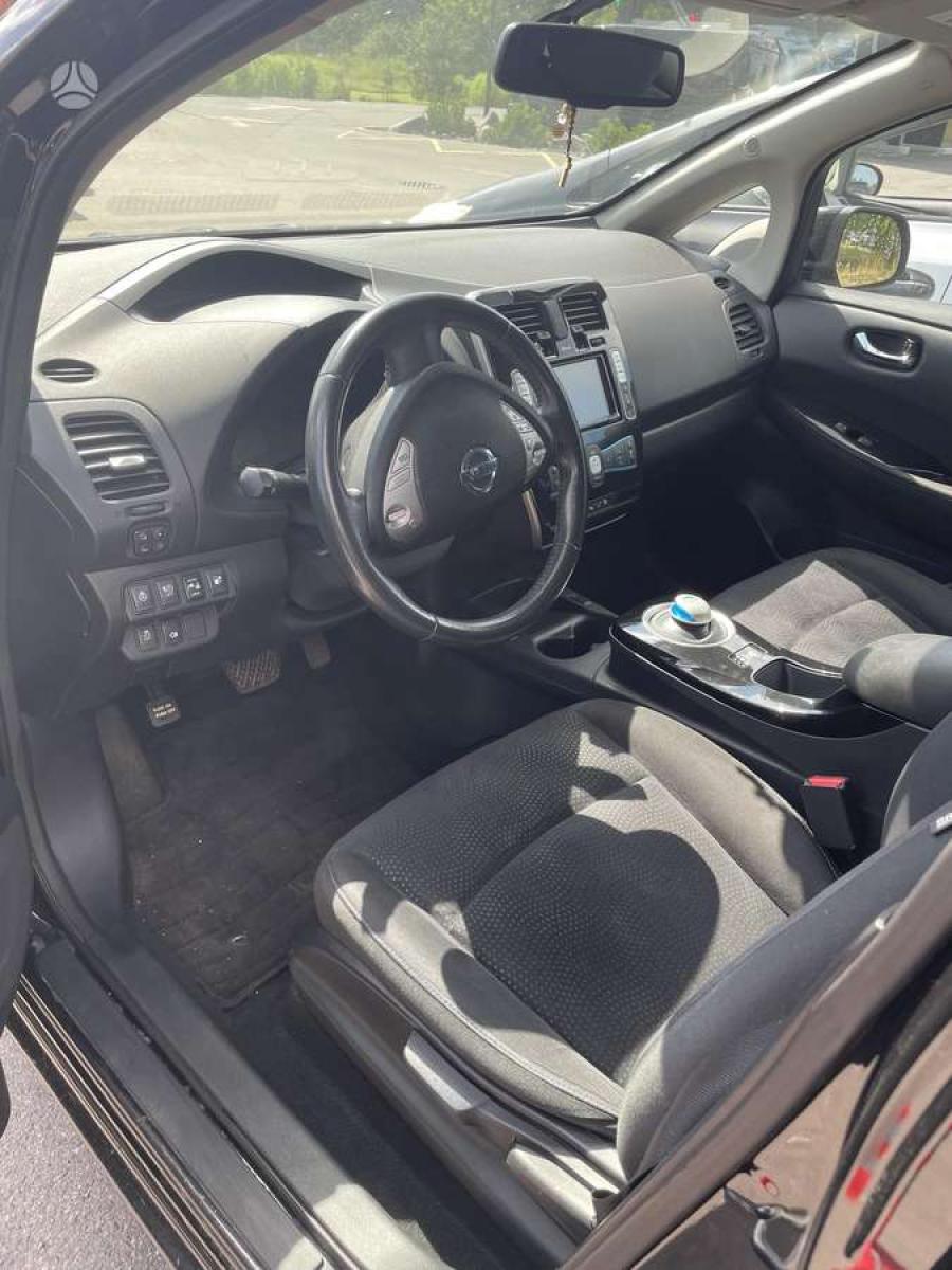 Black Nissan Leaf 2016 in Vilnius, with an engine capacity of 0.00 L and mileage of 107 thousand km for 3800 €, photo 6 on AUTOMOTO.COM.LV