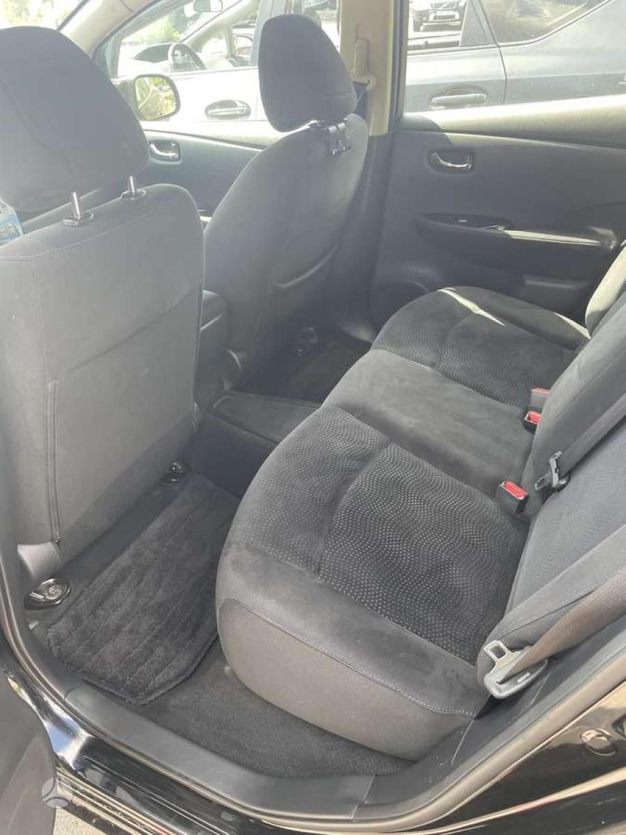 Black Nissan Leaf 2016 in Vilnius, with an engine capacity of 0.00 L and mileage of 107 thousand km for 3800 €, photo 7 on AUTOMOTO.COM.LV