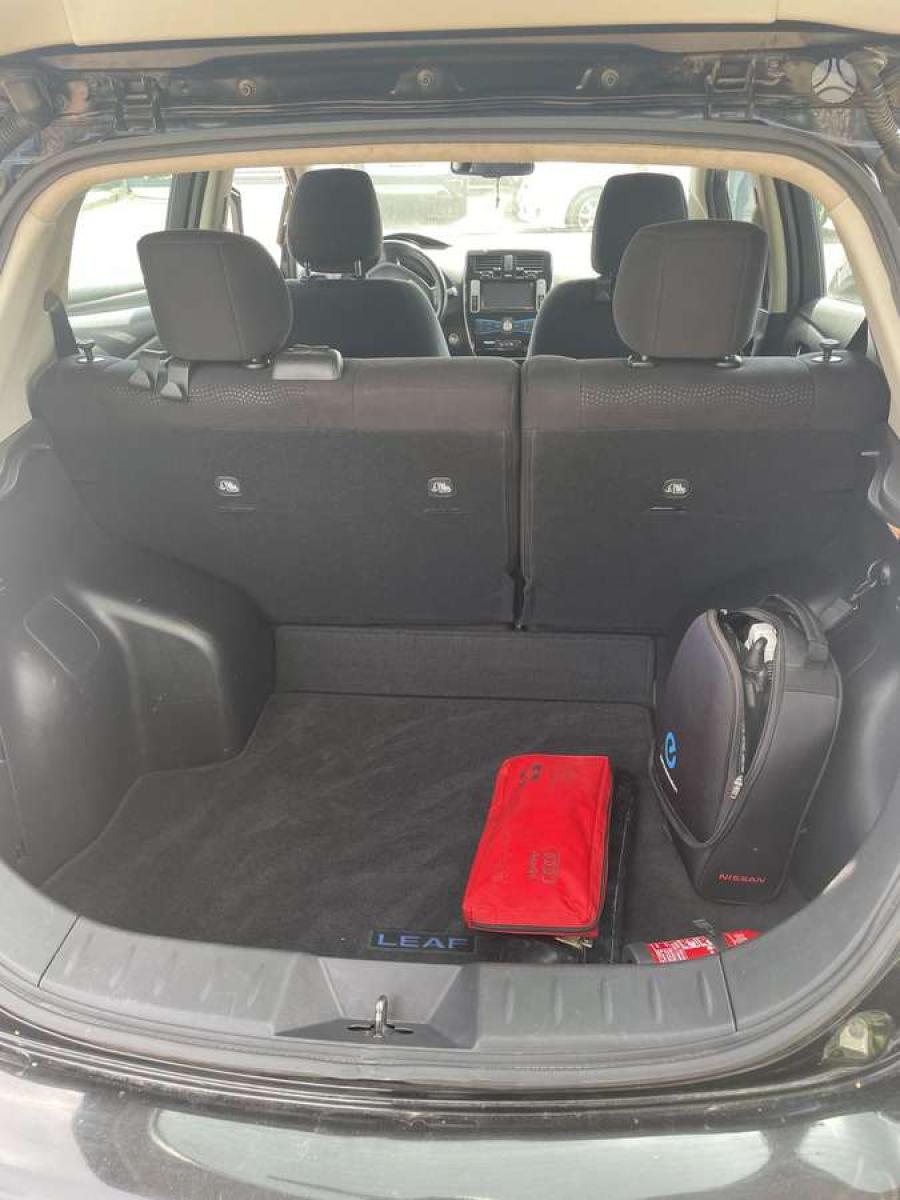 Black Nissan Leaf 2016 in Vilnius, with an engine capacity of 0.00 L and mileage of 107 thousand km for 3800 €, photo 8 on AUTOMOTO.COM.LV