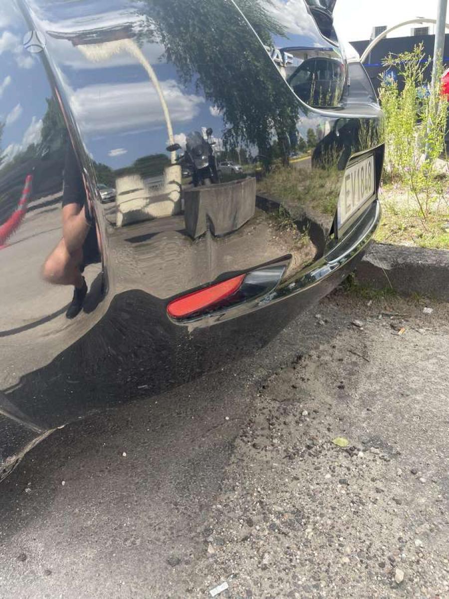 Black Nissan Leaf 2016 in Vilnius, with an engine capacity of 0.00 L and mileage of 107 thousand km for 3800 €, photo 12 on AUTOMOTO.COM.LV