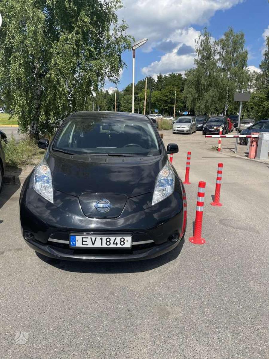 Black Nissan Leaf 2016 in Vilnius, with an engine capacity of 0.00 L and mileage of 107 thousand km for 3800 €, photo 13 on AUTOMOTO.COM.LV