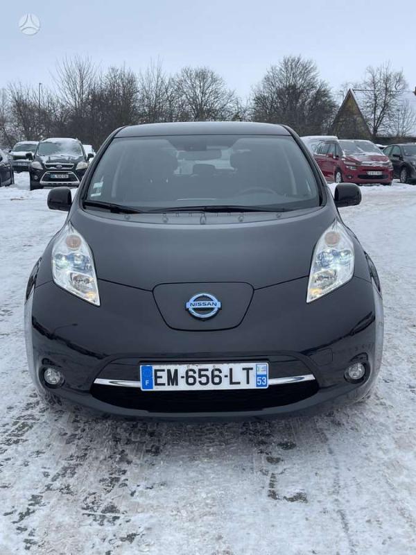 Black Nissan Leaf 2017 in Taurage, with an engine capacity of 0.00 L and mileage of 83 thousand km for 5400 €, photo 4 on AUTOMOTO.COM.LV