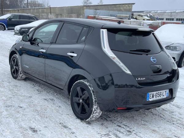 Black Nissan Leaf 2017 in Taurage, with an engine capacity of 0.00 L and mileage of 83 thousand km for 5400 €, photo 5 on AUTOMOTO.COM.LV