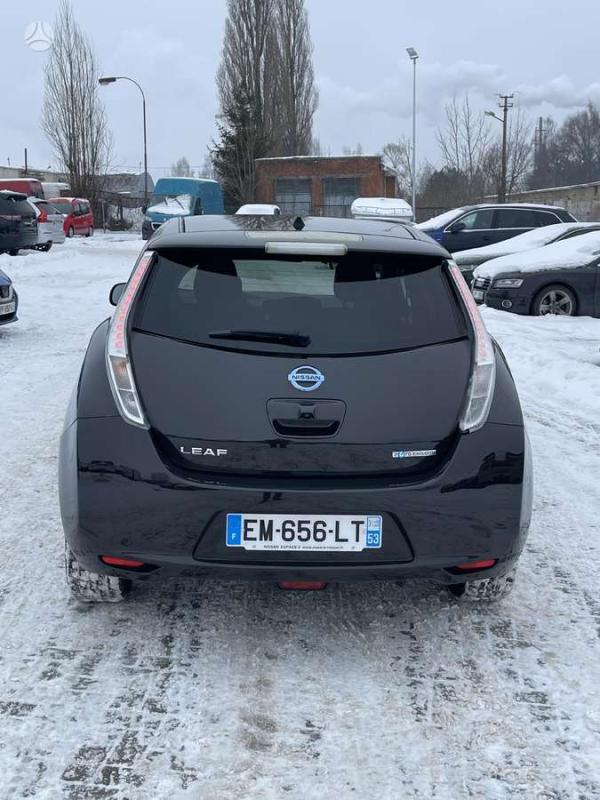 Black Nissan Leaf 2017 in Taurage, with an engine capacity of 0.00 L and mileage of 83 thousand km for 5400 €, photo 6 on AUTOMOTO.COM.LV
