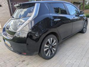 Melns Nissan Leaf 2017 Rīga, ar dzinēja tilpumu 0.00 L un nobraukumu 161 tūkst. km par 6000 €, foto 3 vietnē AUTOMOTO.COM.LV