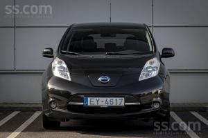 Black Nissan Leaf 2017 in Riga, with an engine capacity of 0.00 L and mileage of 161 thousand km for 4990 €, photo 3 on AUTOMOTO.COM.LV