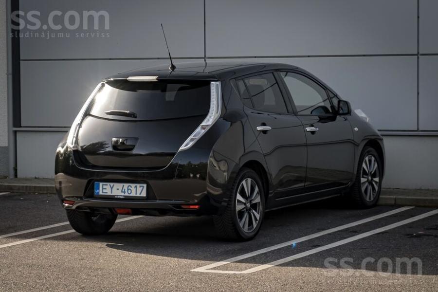 Black Nissan Leaf 2017 in Riga, with an engine capacity of 0.00 L and mileage of 161 thousand km for 4990 €, photo 5 on AUTOMOTO.COM.LV