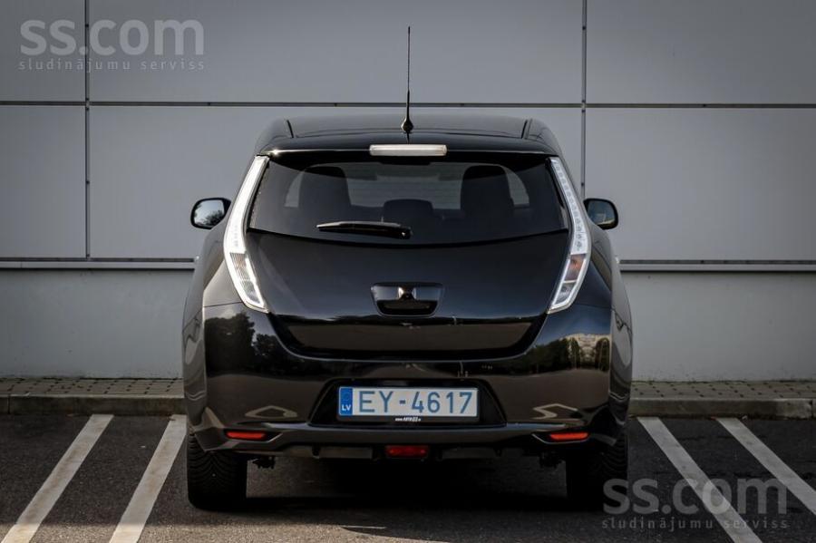Black Nissan Leaf 2017 in Riga, with an engine capacity of 0.00 L and mileage of 161 thousand km for 4990 €, photo 6 on AUTOMOTO.COM.LV