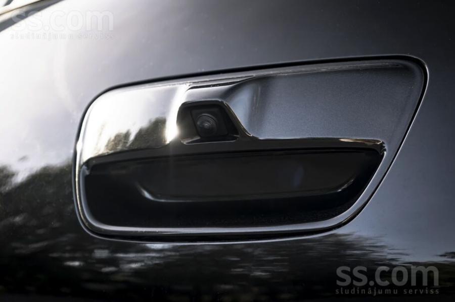 Black Nissan Leaf 2017 in Riga, with an engine capacity of 0.00 L and mileage of 161 thousand km for 4990 €, photo 8 on AUTOMOTO.COM.LV