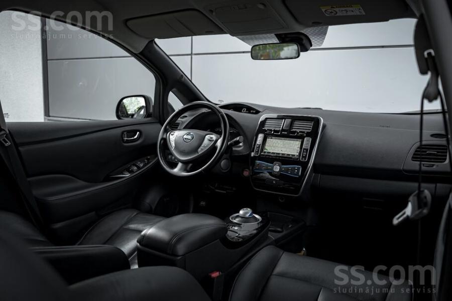 Black Nissan Leaf 2017 in Riga, with an engine capacity of 0.00 L and mileage of 161 thousand km for 4990 €, photo 16 on AUTOMOTO.COM.LV