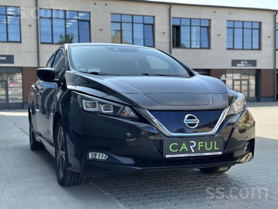 Black Nissan Leaf 2018 in Riga, with an engine capacity of 0.00 L and mileage of 90 thousand km for 11990 €, photo 3 on AUTOMOTO.COM.LV