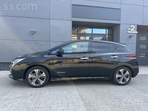 Black Nissan Leaf 2018 in Riga, with an engine capacity of 0.00 L and mileage of 90 thousand km for 11990 €, photo 4 on AUTOMOTO.COM.LV