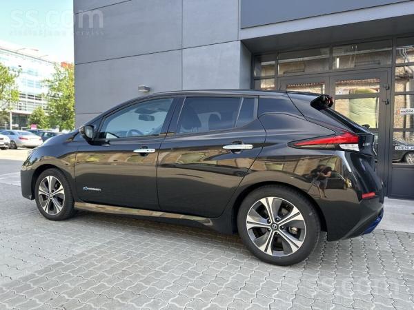 Black Nissan Leaf 2018 in Riga, with an engine capacity of 0.00 L and mileage of 90 thousand km for 11990 €, photo 5 on AUTOMOTO.COM.LV
