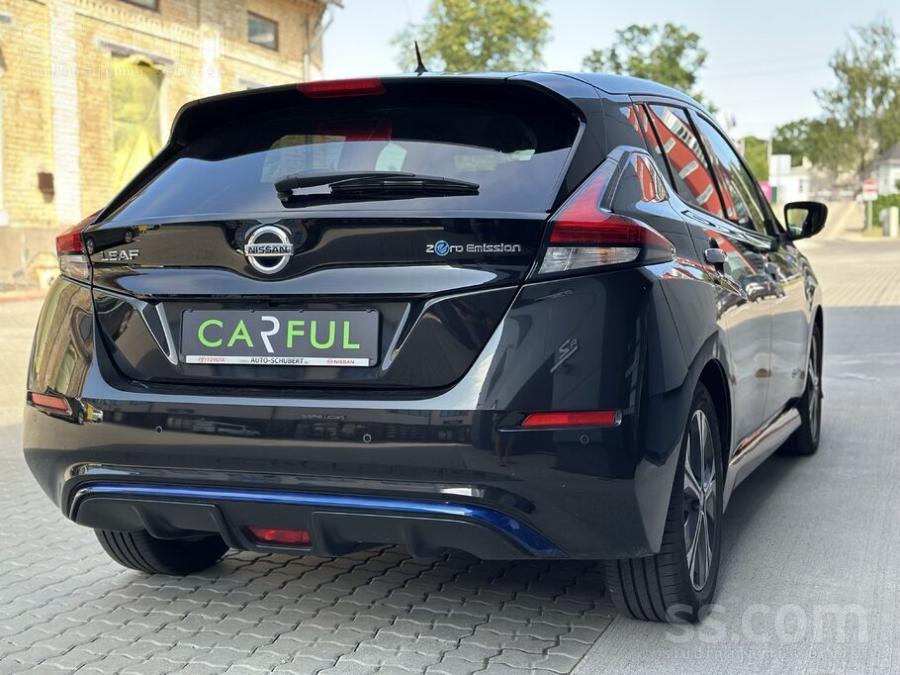 Black Nissan Leaf 2018 in Riga, with an engine capacity of 0.00 L and mileage of 90 thousand km for 11990 €, photo 7 on AUTOMOTO.COM.LV