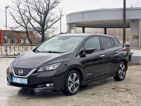 Black Nissan Leaf 2018 in Riga, with an engine capacity of 0.00 L and mileage of 85 thousand km for 11950 €, photo 2 on AUTOMOTO.COM.LV