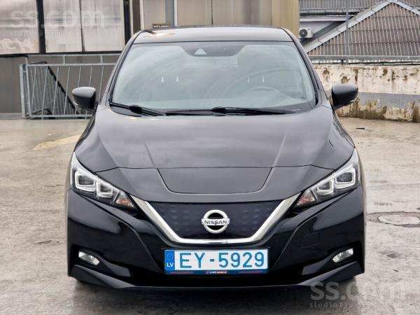 Black Nissan Leaf 2018 in Riga, with an engine capacity of 0.00 L and mileage of 85 thousand km for 11950 €, photo 3 on AUTOMOTO.COM.LV