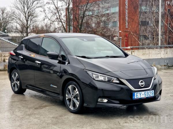 Black Nissan Leaf 2018 in Riga, with an engine capacity of 0.00 L and mileage of 85 thousand km for 11950 €, photo 4 on AUTOMOTO.COM.LV