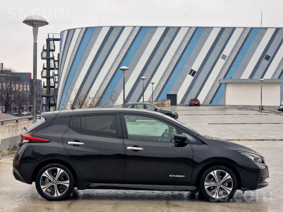 Melns Nissan Leaf 2018 Rīga, ar dzinēja tilpumu 0.00 L un nobraukumu 85 tūkst. km par 11950 €, foto 5 vietnē AUTOMOTO.COM.LV