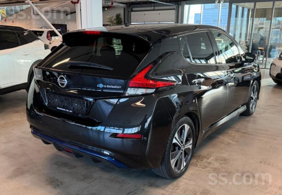 Black Nissan Leaf 2018 in Jelgava, with an engine capacity of 0.00 L and mileage of 181 thousand km for 8250 €, photo 4 on AUTOMOTO.COM.LV