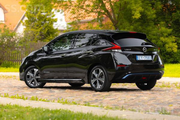 Melns Nissan Leaf 2018 Jelgava, ar dzinēja tilpumu 0.00 L un nobraukumu 0 tūkst. km par 9650 €, foto 2 vietnē AUTOMOTO.COM.LV