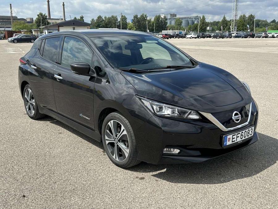 Black Nissan Leaf 2018 in Panevezys, with an engine capacity of 0.00 L and mileage of 169 thousand km for 8350 €, photo 3 on AUTOMOTO.COM.LV