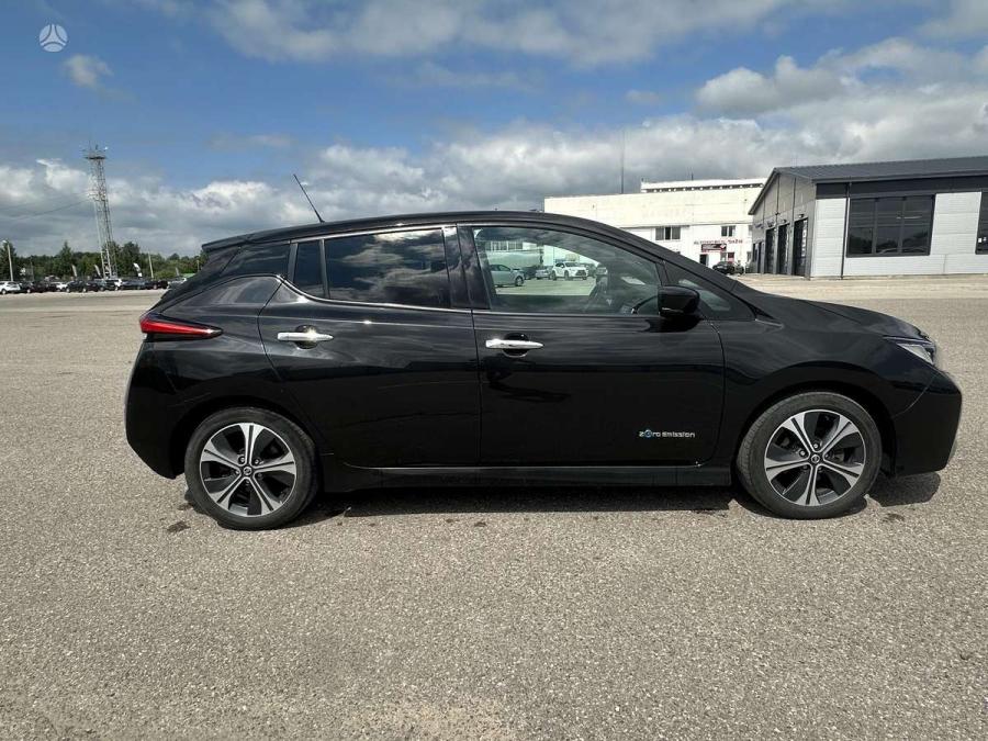 Black Nissan Leaf 2018 in Panevezys, with an engine capacity of 0.00 L and mileage of 169 thousand km for 8350 €, photo 7 on AUTOMOTO.COM.LV