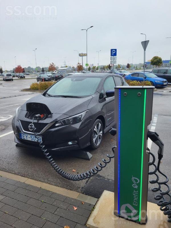 Black Nissan Leaf 2018 in Riga, with an engine capacity of 0.00 L and mileage of 207 thousand km for 7300 €, photo 5 on AUTOMOTO.COM.LV