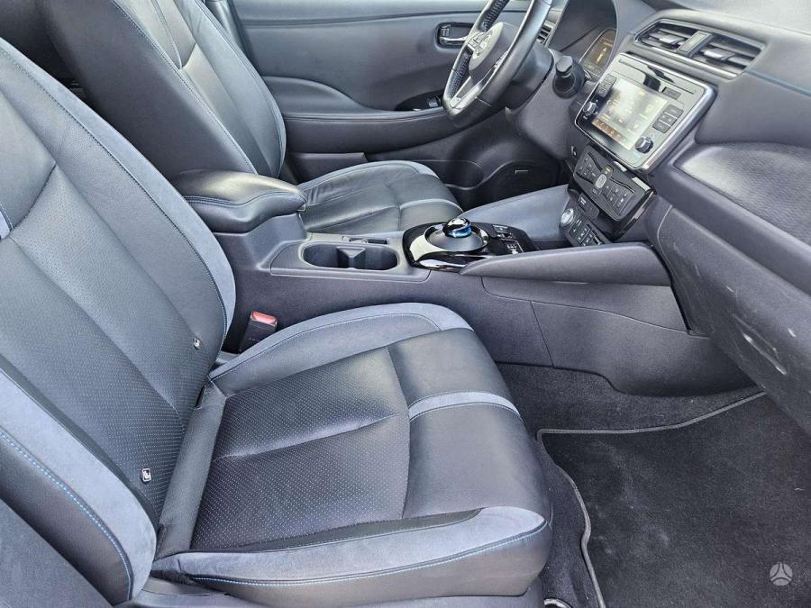 Melns Nissan Leaf 2018 Kauņa, ar dzinēja tilpumu 0.00 L un nobraukumu 130 tūkst. km par 8650 €, foto 14 vietnē AUTOMOTO.COM.LV