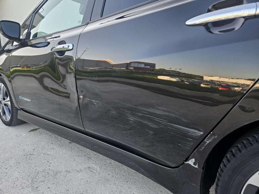 Melns Nissan Leaf 2018 Kauņa, ar dzinēja tilpumu 0.00 L un nobraukumu 130 tūkst. km par 8650 €, foto 24 vietnē AUTOMOTO.COM.LV