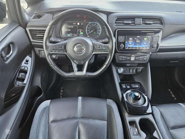 Black Nissan Leaf 2018 in Kaunas, with an engine capacity of 0.00 L and mileage of 130 thousand km for 8400 €, photo 7 on AUTOMOTO.COM.LV