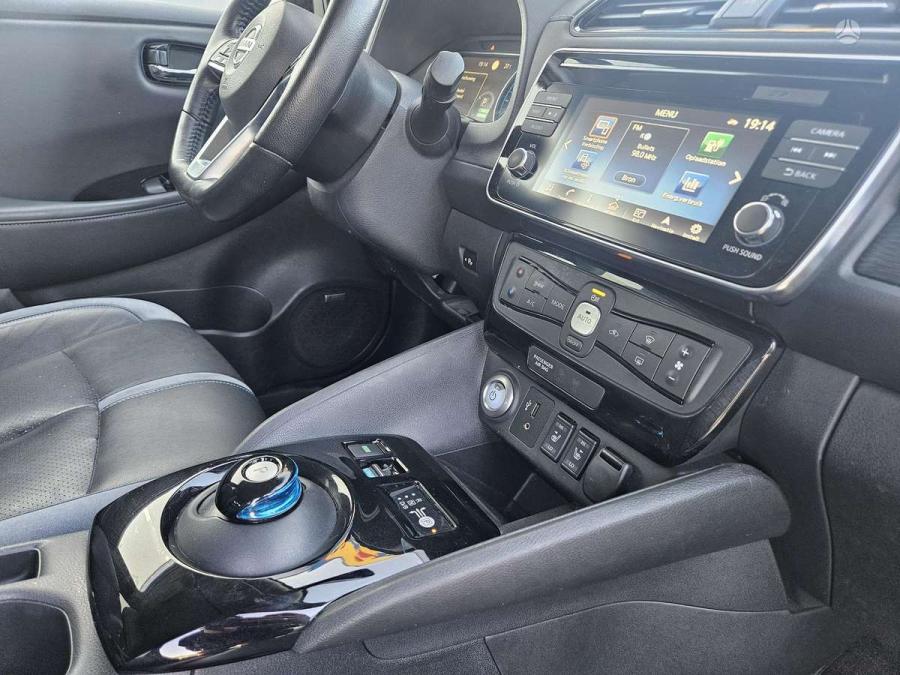 Black Nissan Leaf 2018 in Kaunas, with an engine capacity of 0.00 L and mileage of 130 thousand km for 8400 €, photo 9 on AUTOMOTO.COM.LV