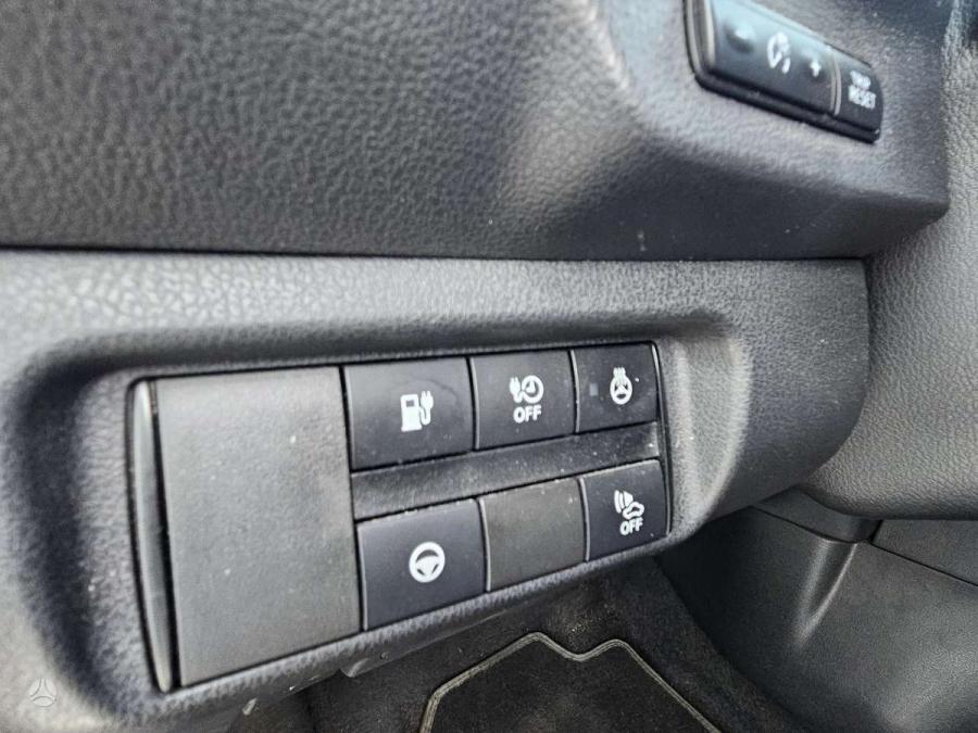 Black Nissan Leaf 2018 in Kaunas, with an engine capacity of 0.00 L and mileage of 130 thousand km for 8400 €, photo 15 on AUTOMOTO.COM.LV