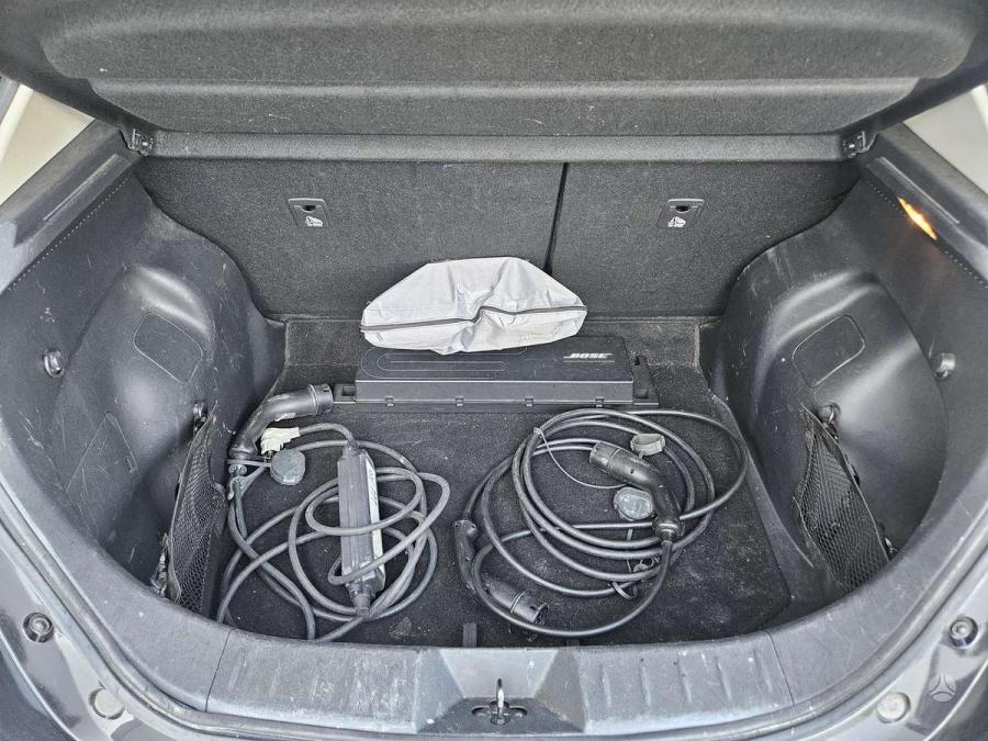 Black Nissan Leaf 2018 in Kaunas, with an engine capacity of 0.00 L and mileage of 130 thousand km for 8400 €, photo 19 on AUTOMOTO.COM.LV